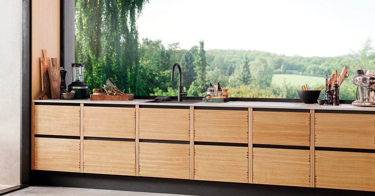 Sort køkkenvask og sort armatur – Bliv guidet her | HTH